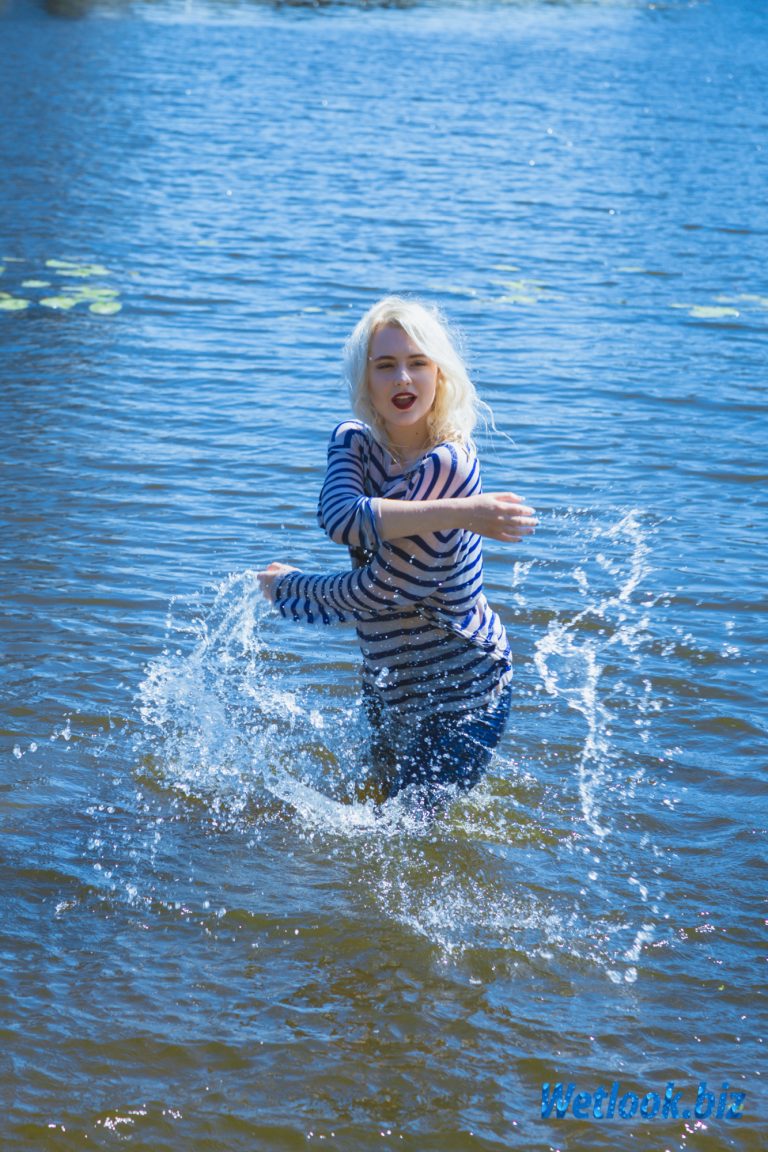 Lizzy wetlook set 2/2018 in pool Photo and Video - WetLook.Biz