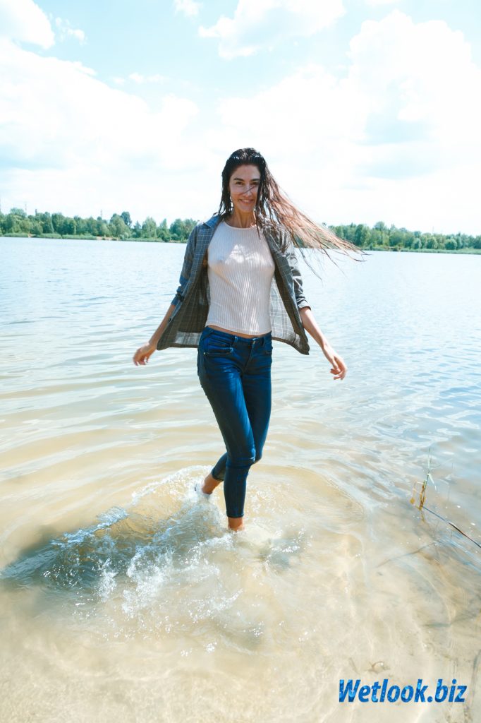 Wetlook girl Roxana set1 in beach Photo and Video - WetLook.Biz