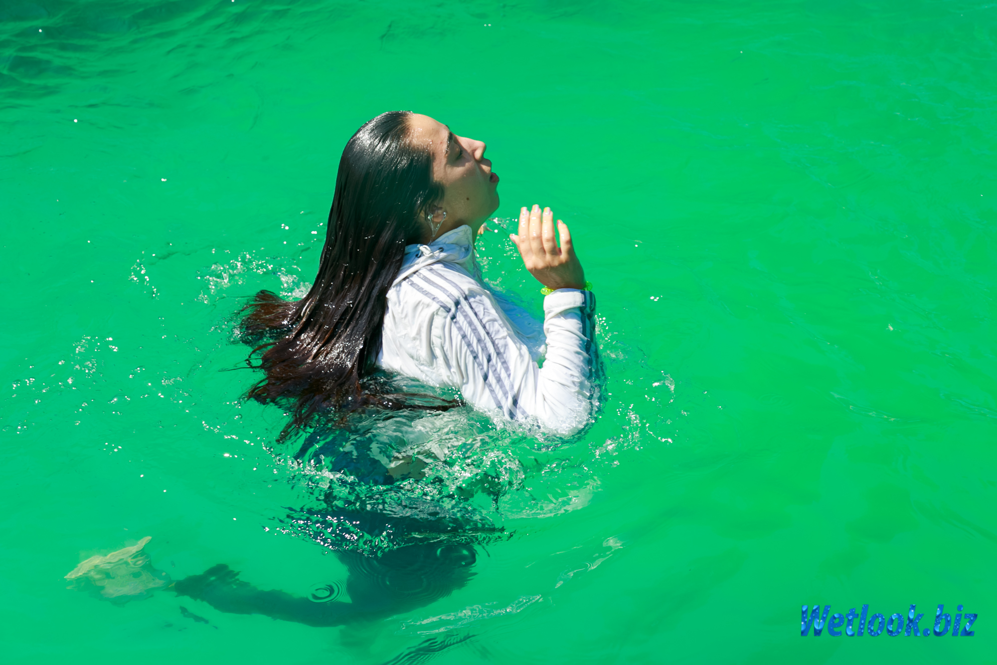Wetlook girl Dayanna set1 in pool Photo and Video - WetLook.Biz
